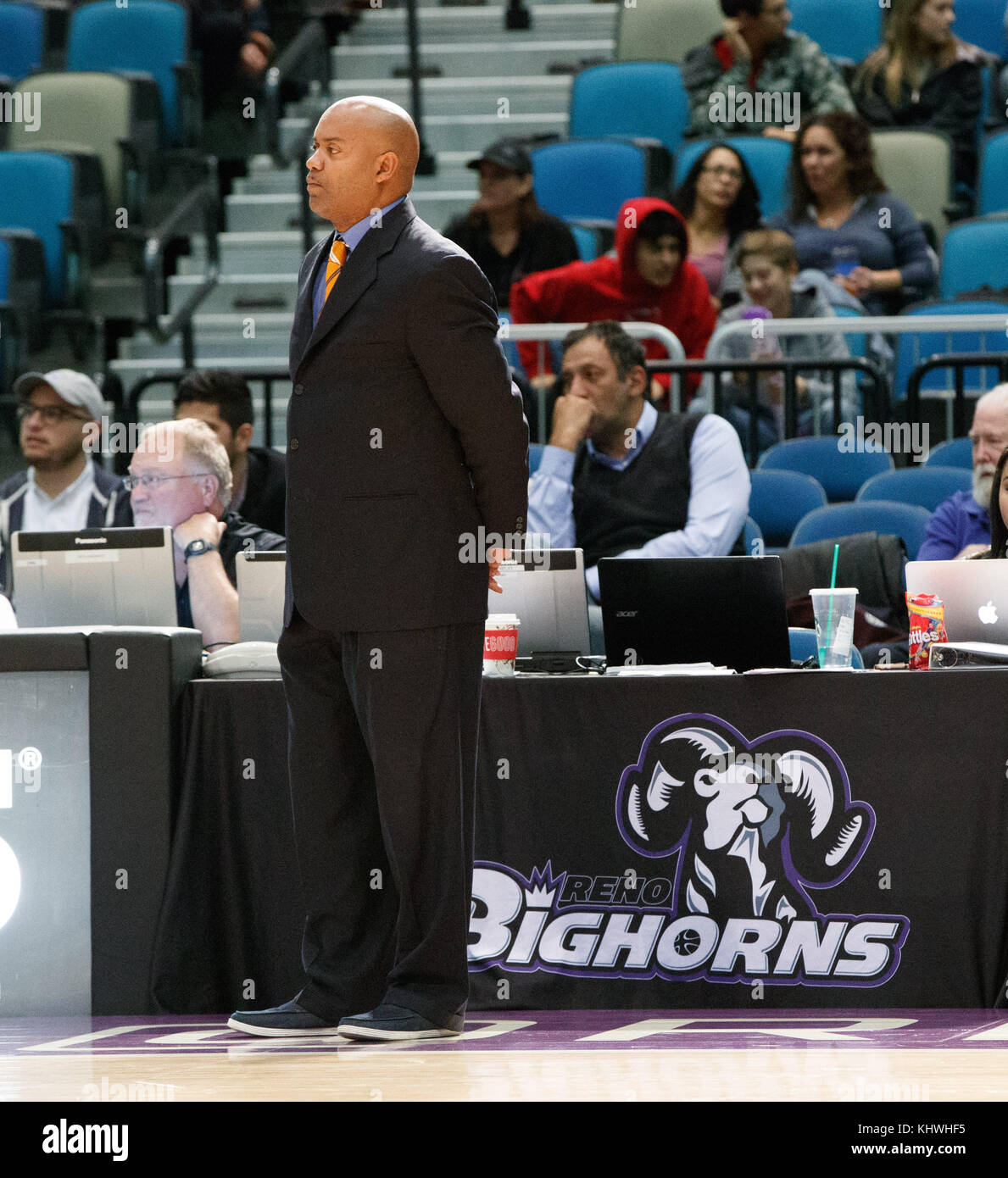 Reno, Nevada, USA. 19th Nov, 2017. Reno Bighorns Coach DARRICK MARTIN ...