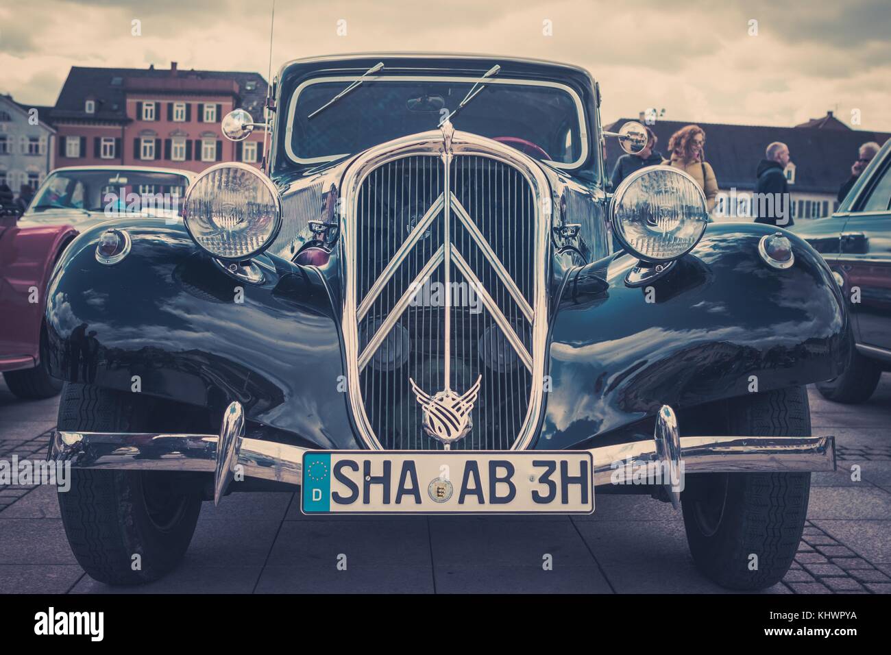 Close-up photo of the of a classic oldtimer car. People in the ...