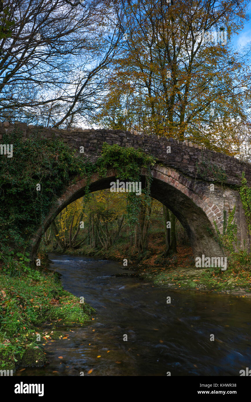 Old Bridge over the River Avon at Avonwick in South Devon,UK Stock ...