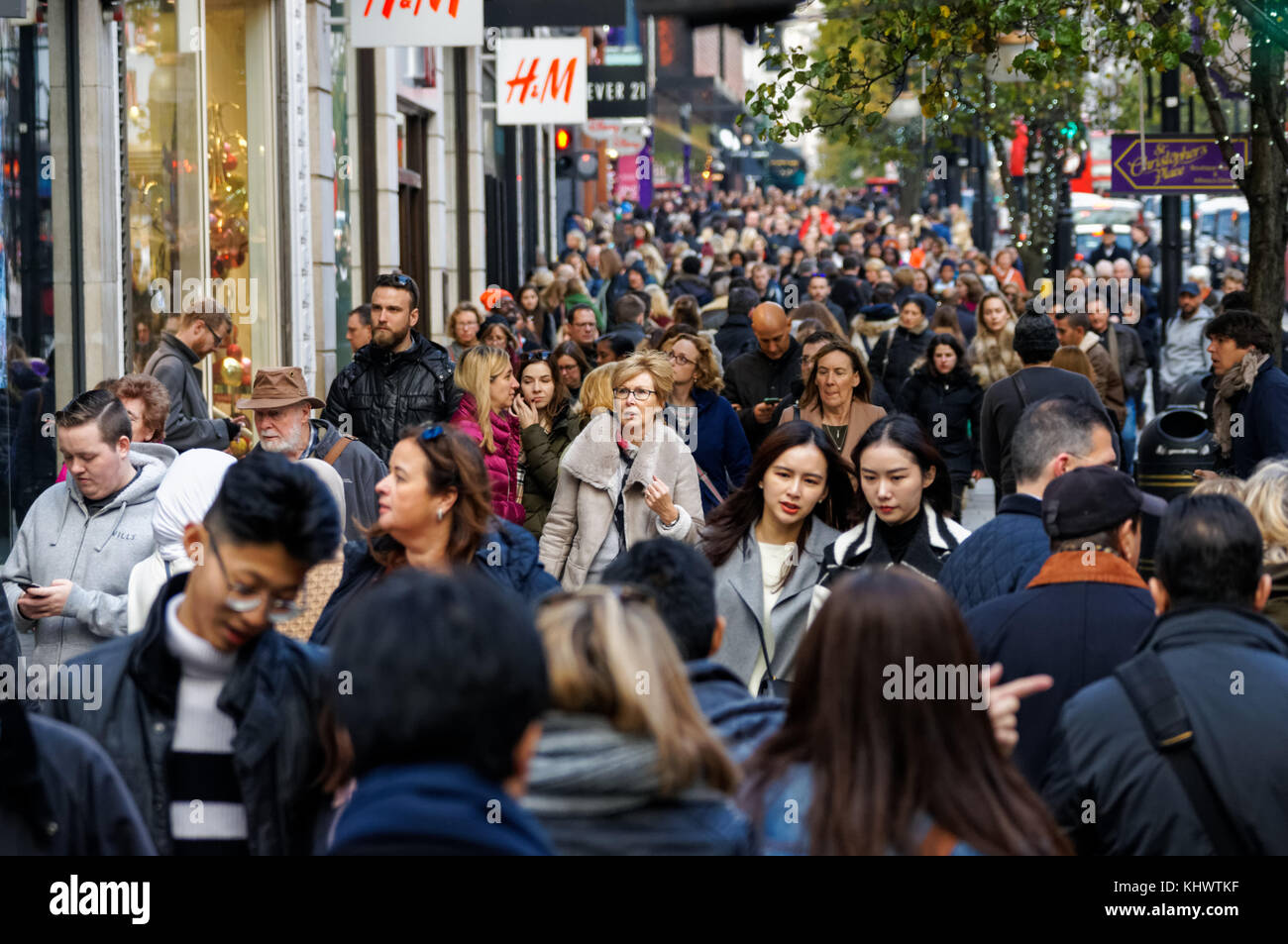 Ethnic diversity crowd uk hi-res stock photography and images - Alamy