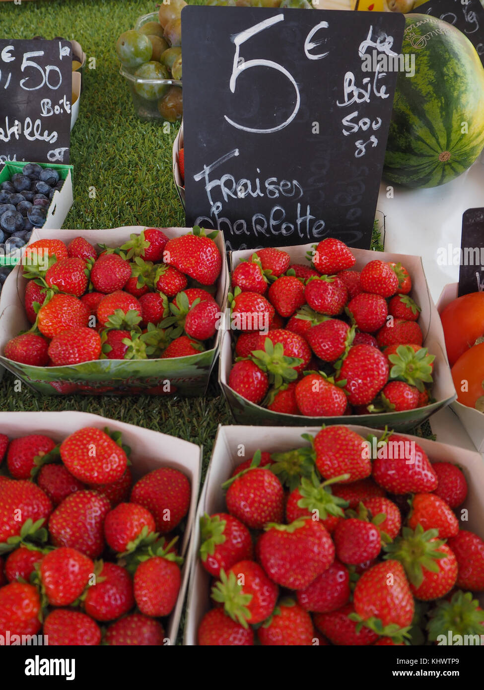 Fraises at the farmers market Stock Photo - Alamy