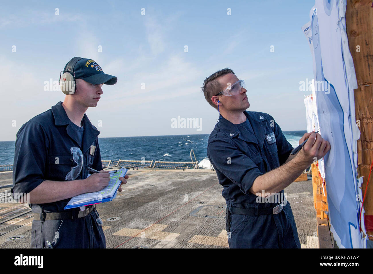 EAST CHINA SEA (Nov. 14, 2017) Sonar Technician (surface) 2nd Class ...