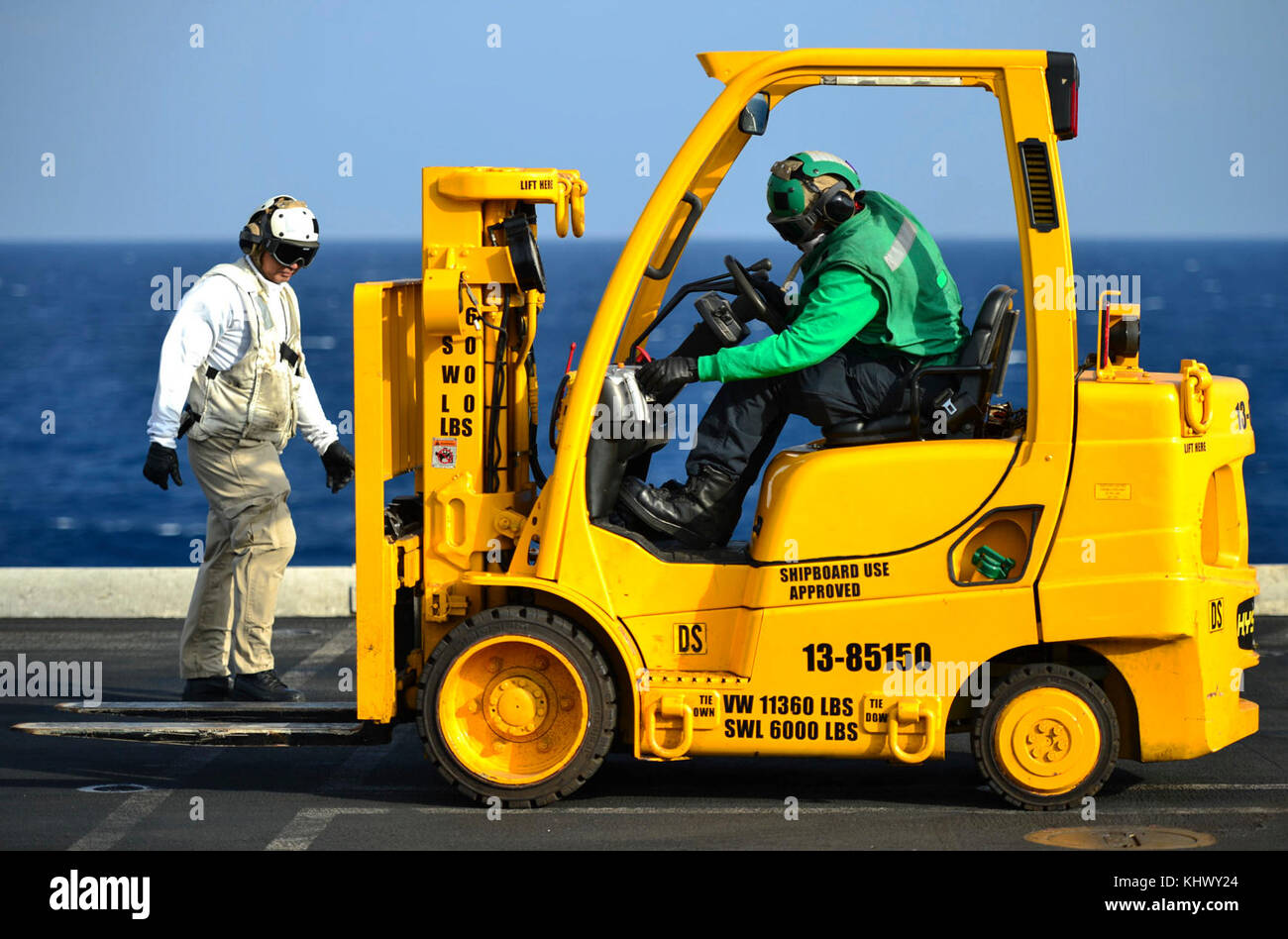 PACIFIC OCEAN (Nov. 15, 2017) U.S. Navy Chief Logistics Specialist ...