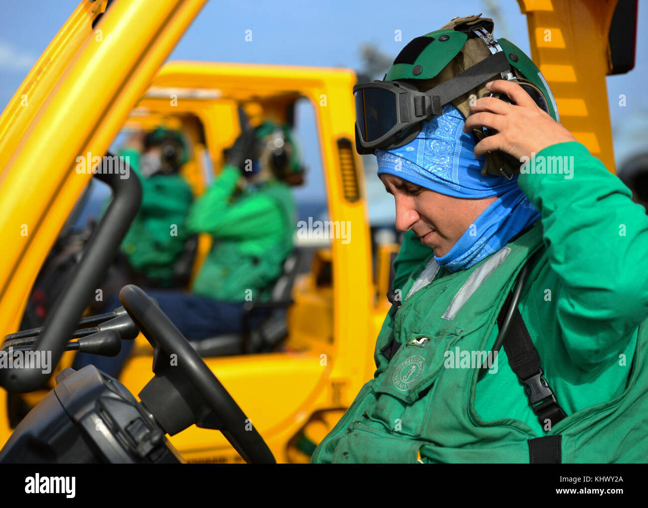 PACIFIC OCEAN (Nov. 15, 2017) U.S. Navy Logistics Specialist 1st Class ...