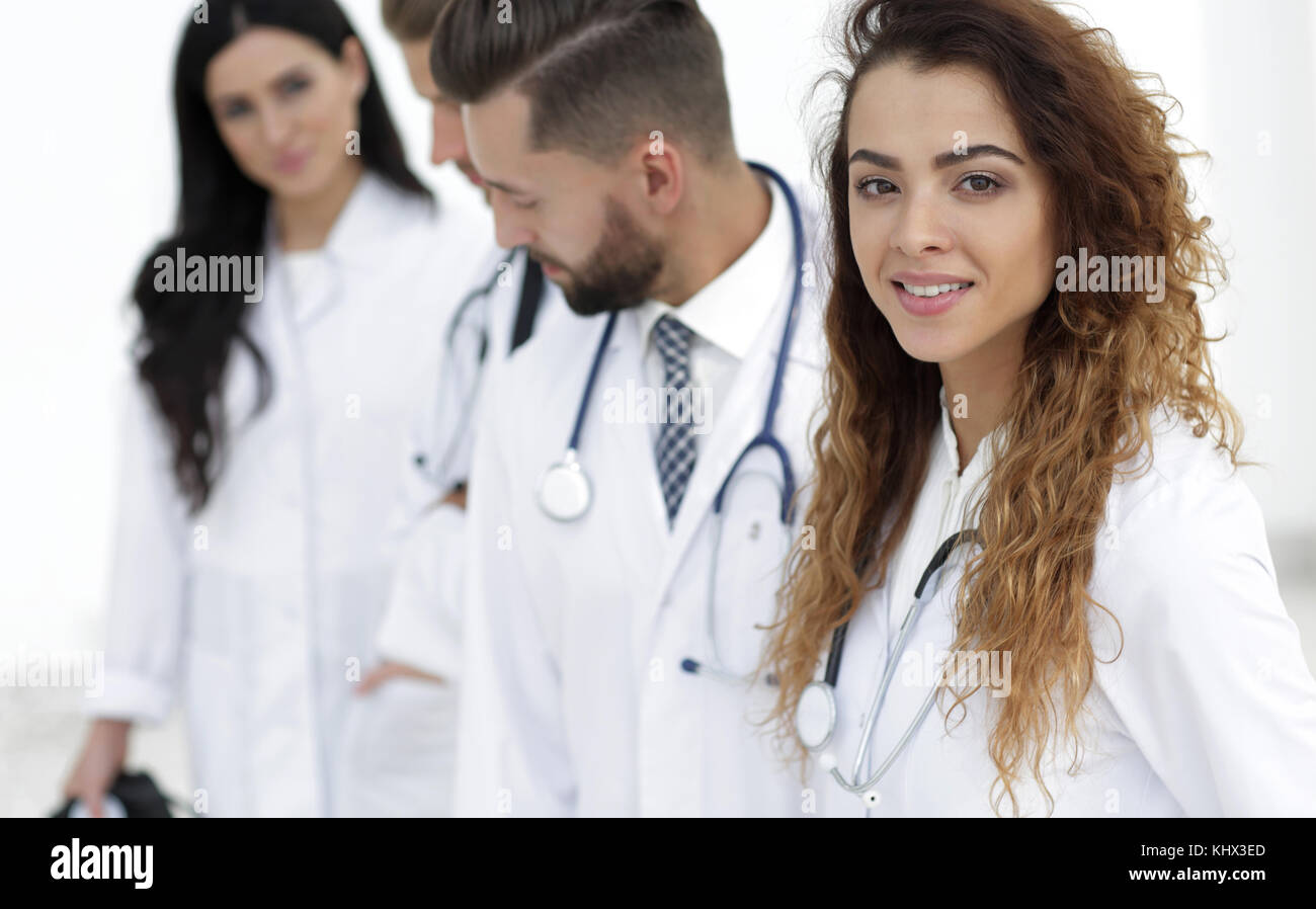 portrait of female doctors with colleagues Stock Photo - Alamy