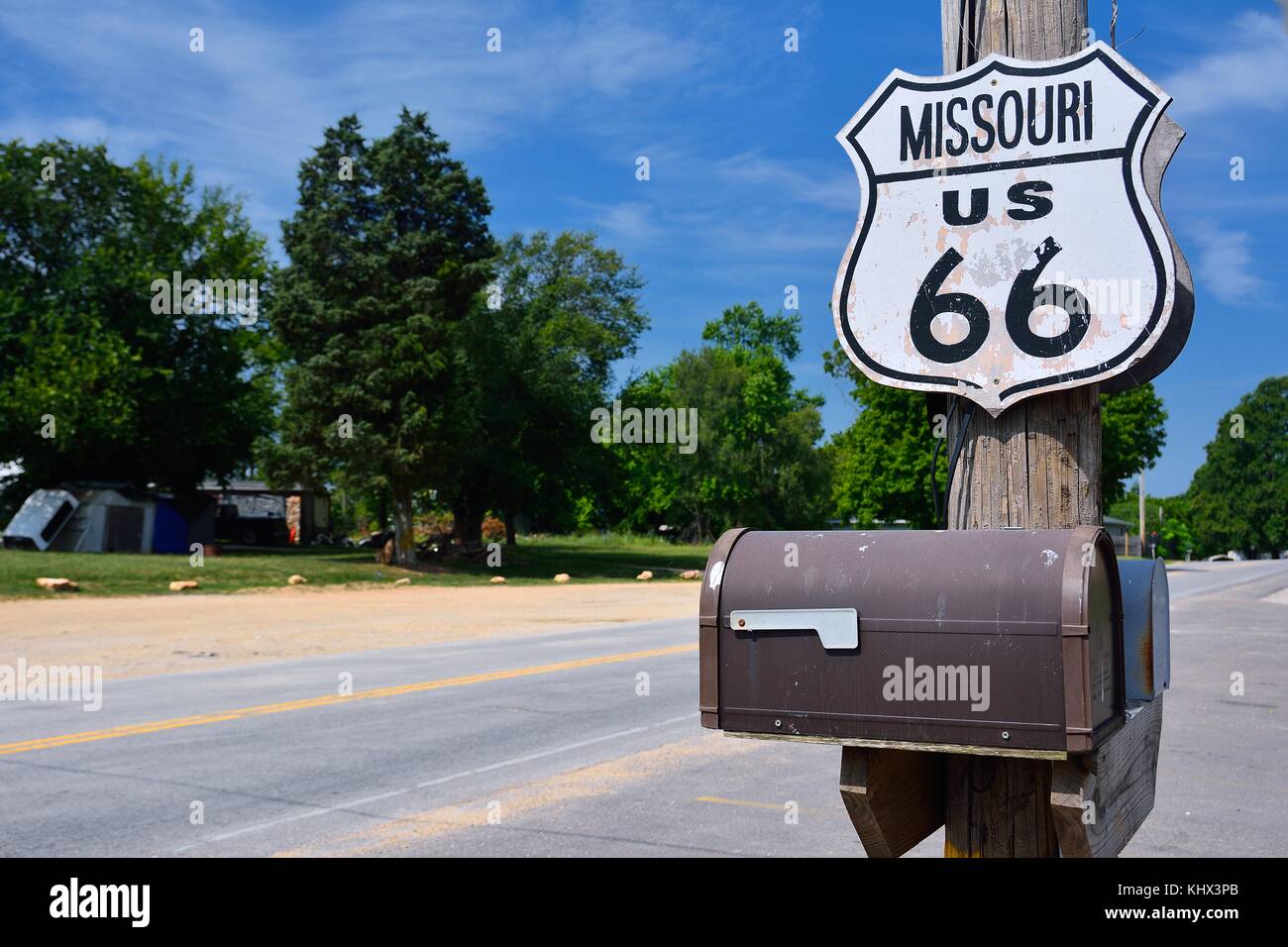 Missouri road sign hi-res stock photography and images - Alamy