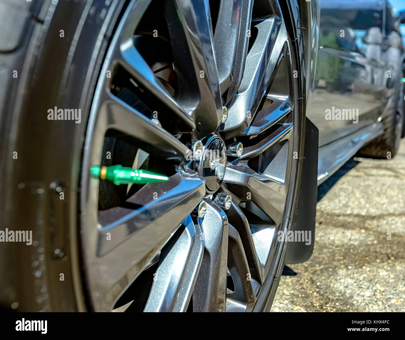 Chrome rims hi-res stock photography and images - Alamy