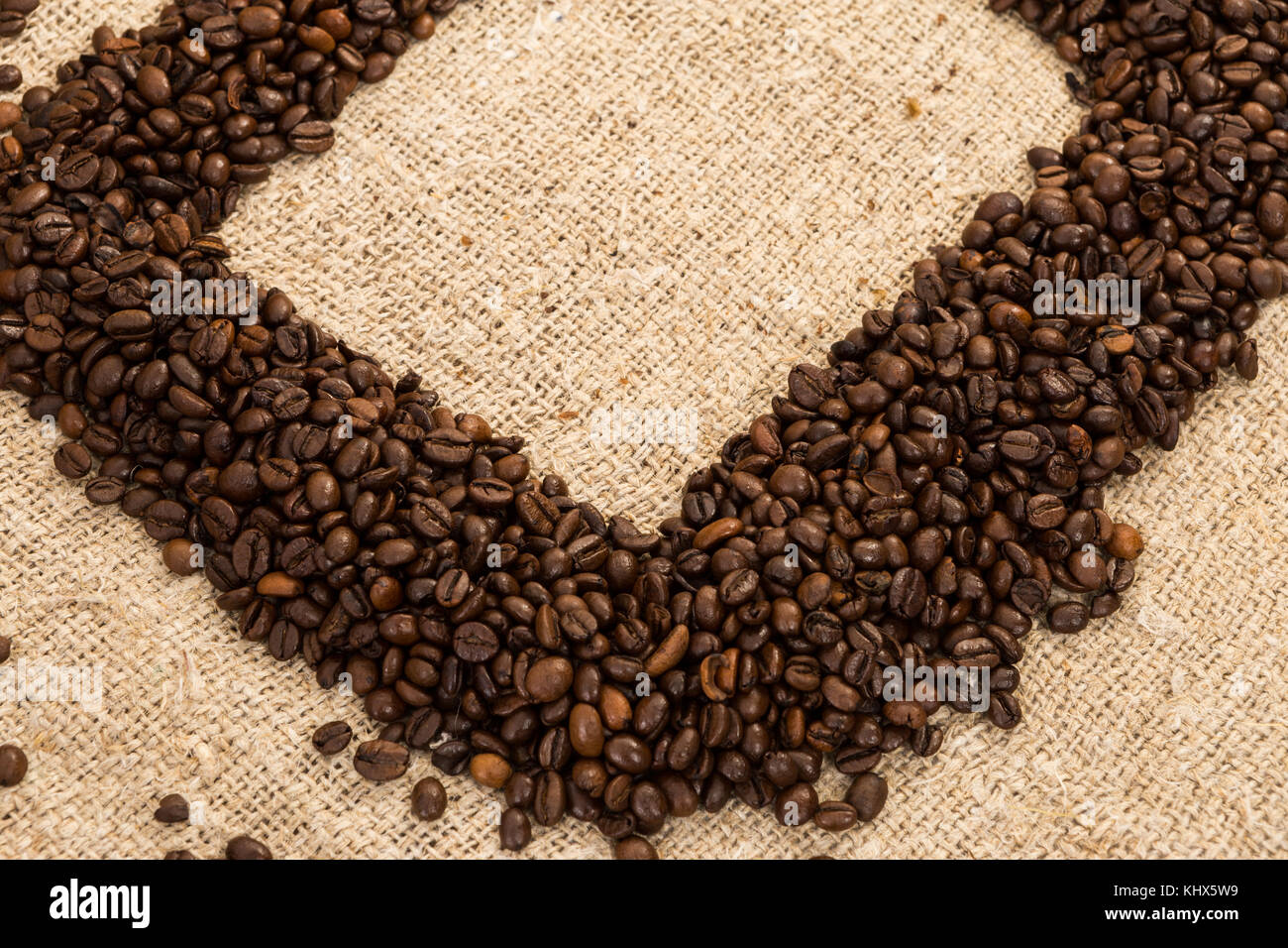 Roasted coffee beans making a frame with copy space Stock Photo - Alamy