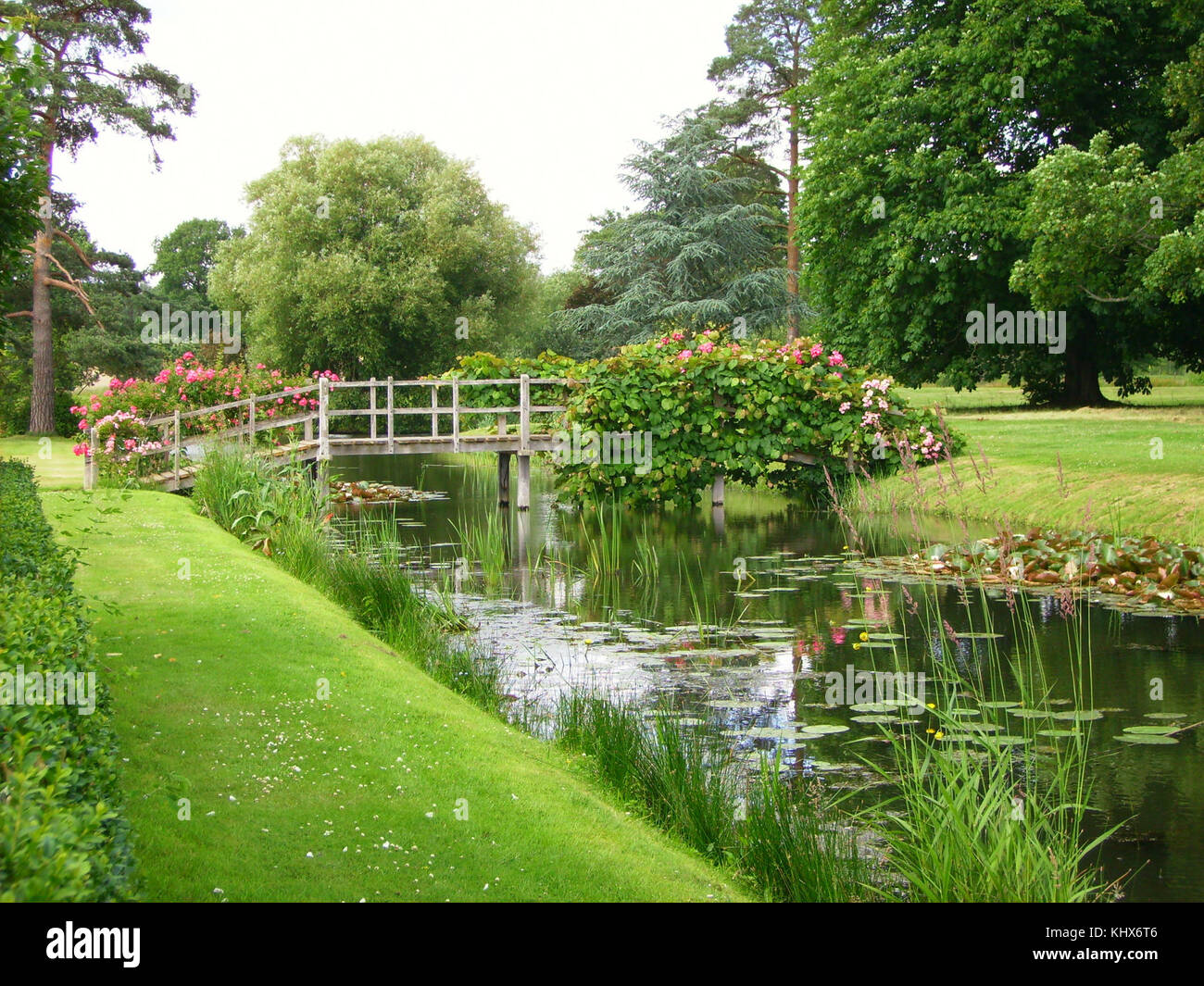 Hever castle old bridge hi-res stock photography and images - Alamy