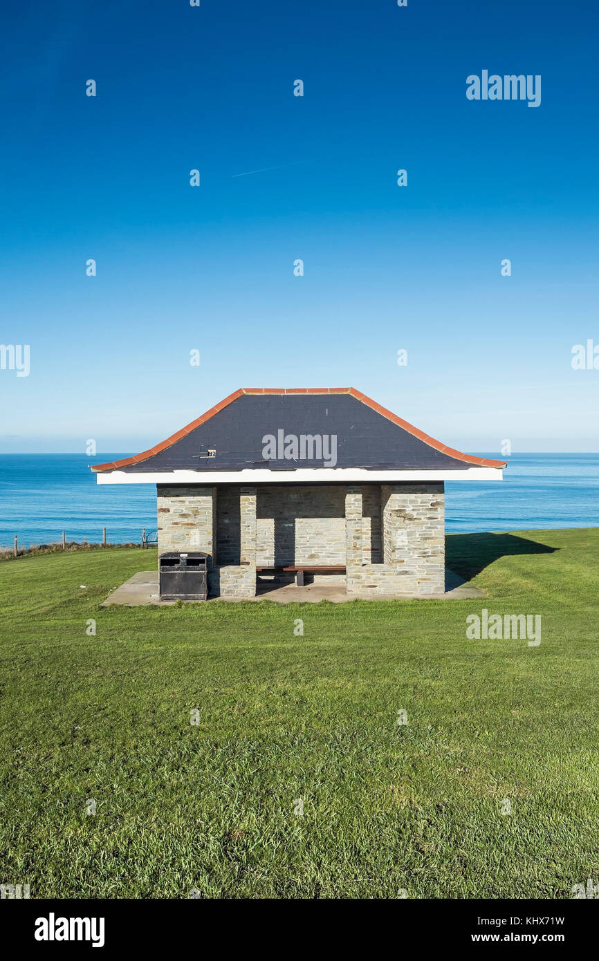 An empty shelter overlooking the sea at Barrowfields in Newquay ...