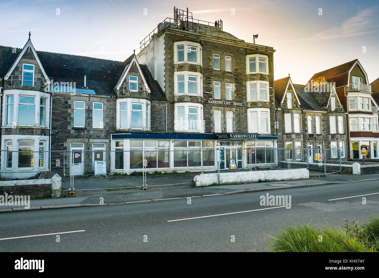 Derelict hotel in uk hi-res stock photography and images - Alamy
