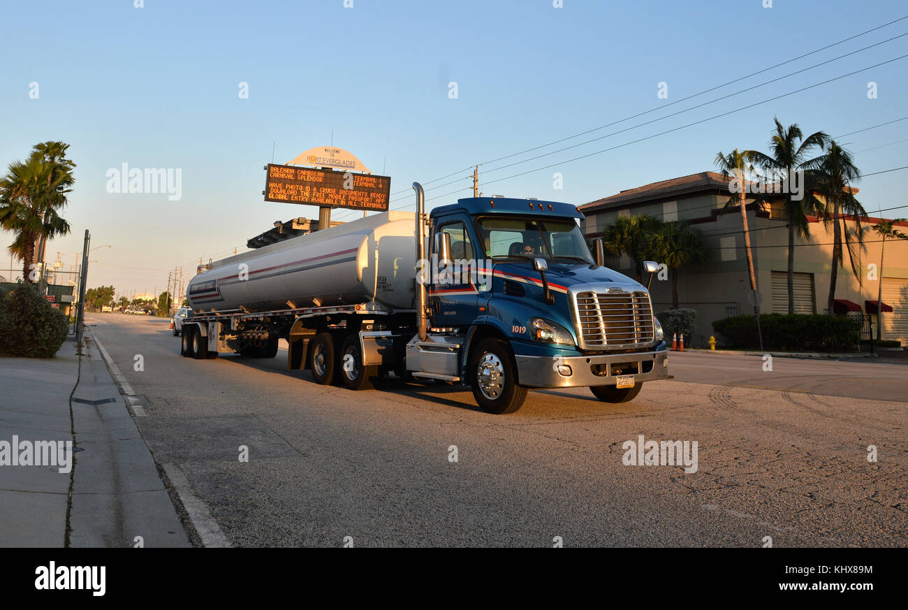 Gas tanker at port of fort luaderdale hi-res stock photography and ...