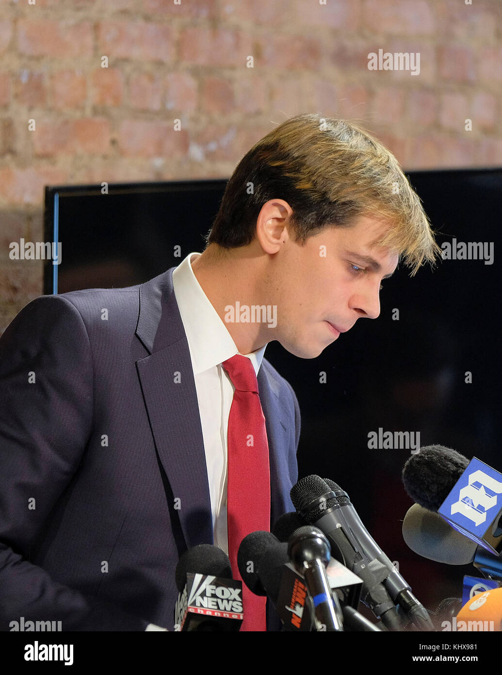 Right wing commentator hi-res stock photography and images - Alamy