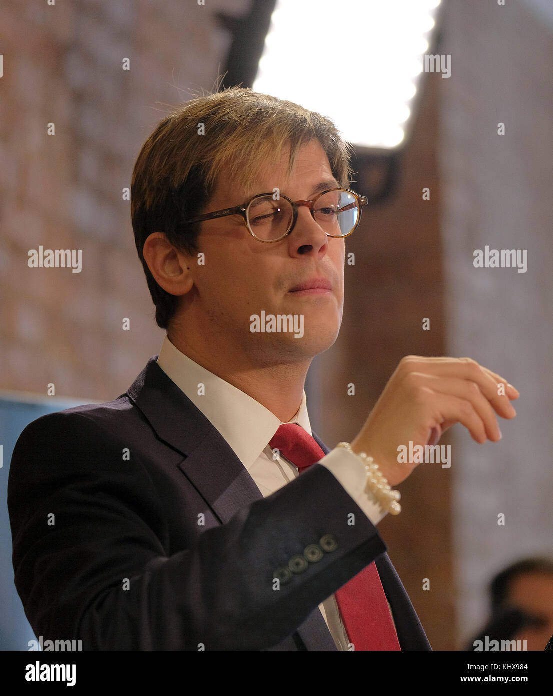 Right wing commentator hi-res stock photography and images - Alamy