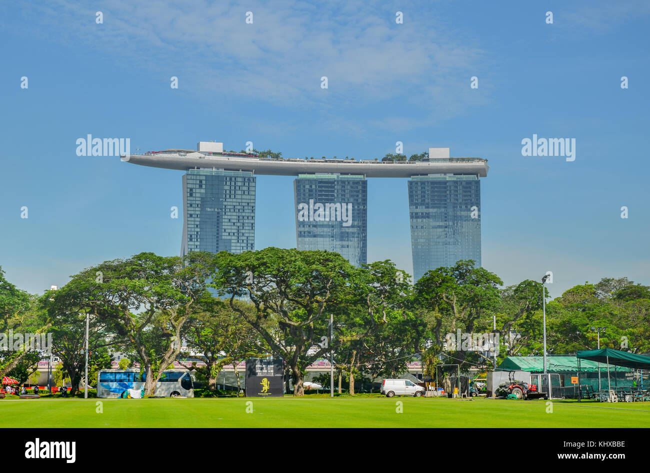 Singapore iconic building hi-res stock photography and images - Alamy