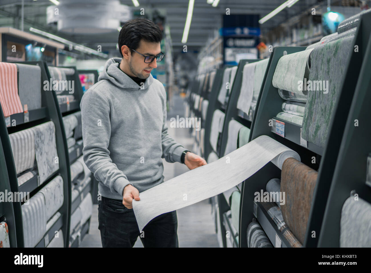 customer buying wallpaper in the car supermarket Stock Photo - Alamy