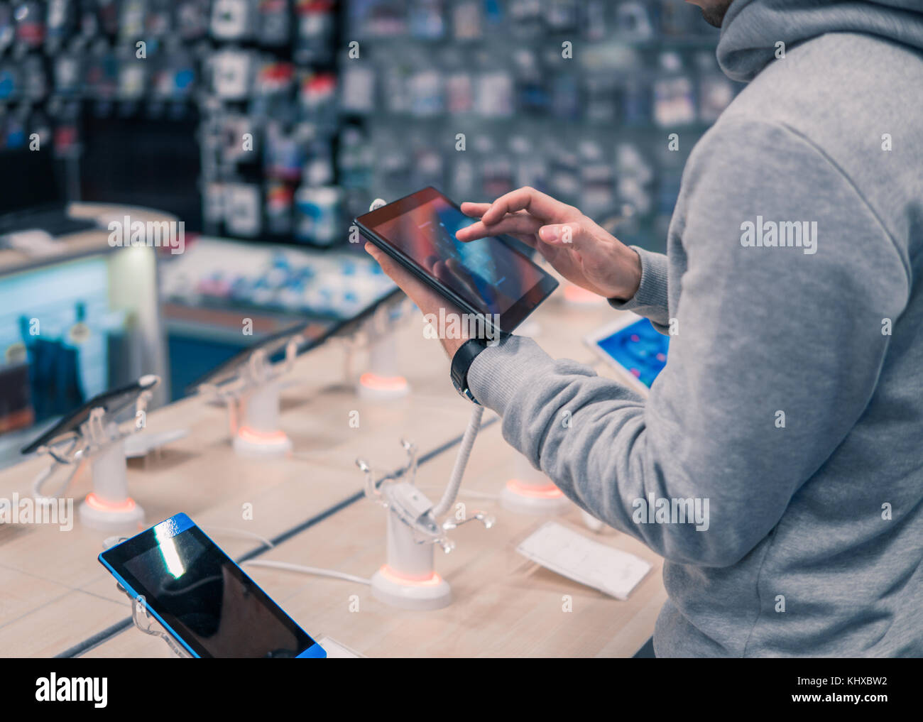 Customer hands hi-res stock photography and images - Alamy