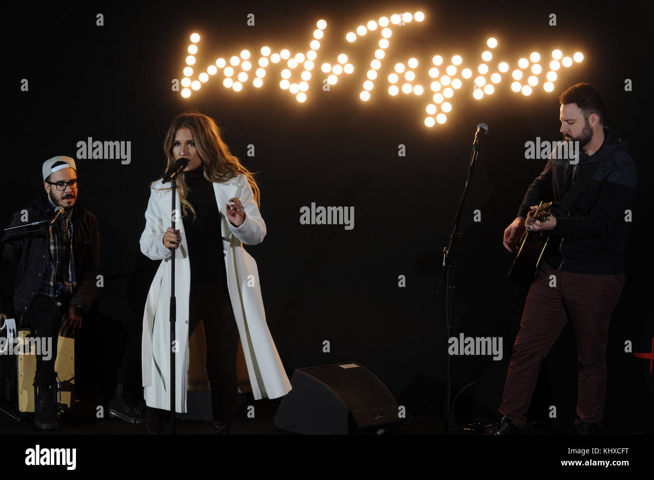 NEW YORK, NY - NOVEMBER 09: Singer-Songwriter Jessie James Decker ...