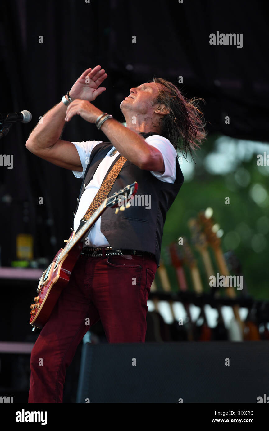 PEMBROKE PINES, FLORIDA - NOVEMBER 05: Charlie Huhn of Foghat at the ...