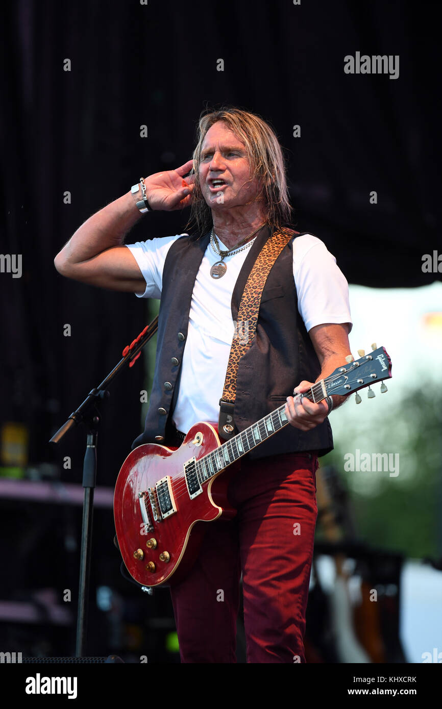 PEMBROKE PINES, FLORIDA - NOVEMBER 05: Charlie Huhn of Foghat at the ...