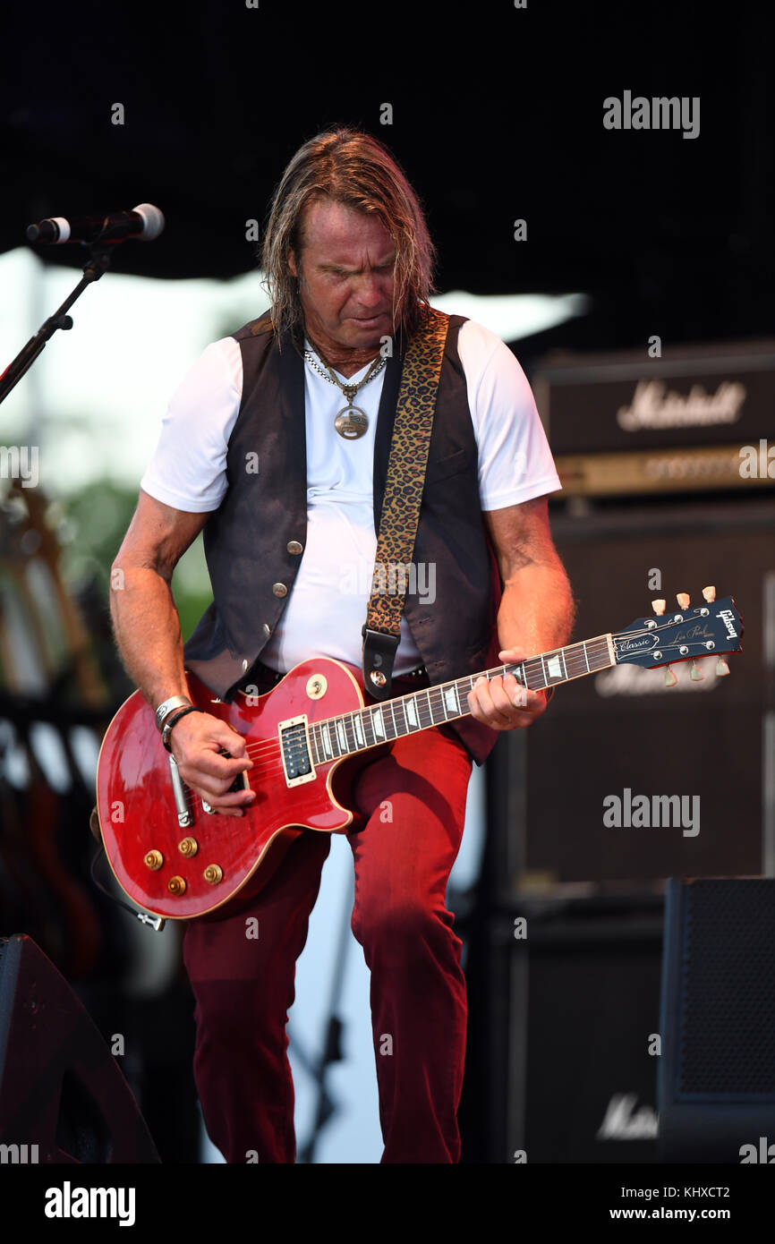 PEMBROKE PINES, FLORIDA - NOVEMBER 05: Charlie Huhn of Foghat at the ...