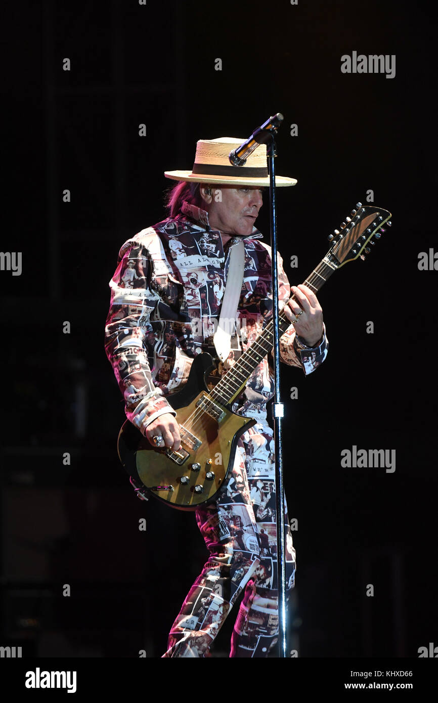 PEMBROKE PINES, FLORIDA - NOVEMBER 04: Robin Zander of the band Cheap ...