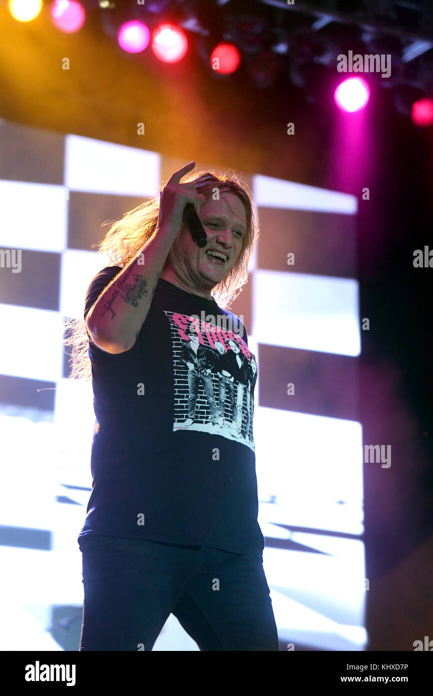 PEMBROKE PINES, FLORIDA - NOVEMBER 04: Sebastian Bach, Robin Zander of ...