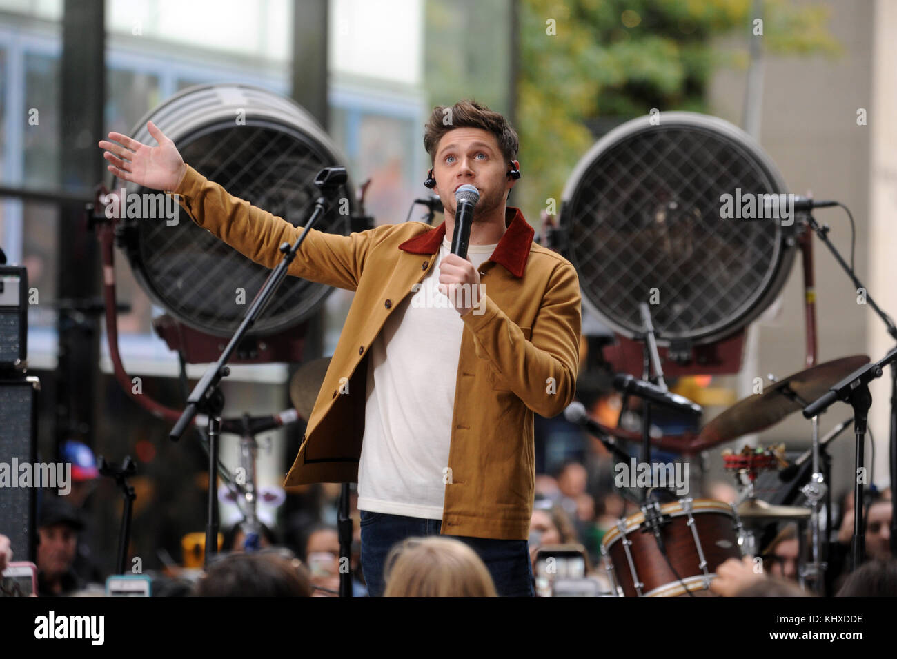 NEW YORK, NY - OCTOBER 26: Singer Niall Horan performs on NBC's 'Today ...