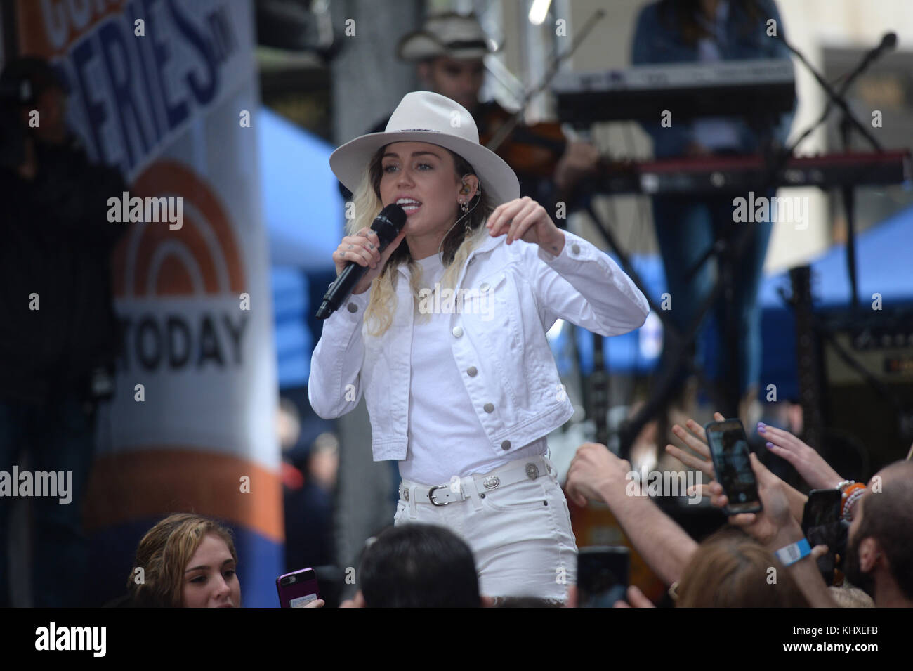 NEW YORK, NY - MAY 26: Singer-songwriter Miley Cyrus on stage during ...