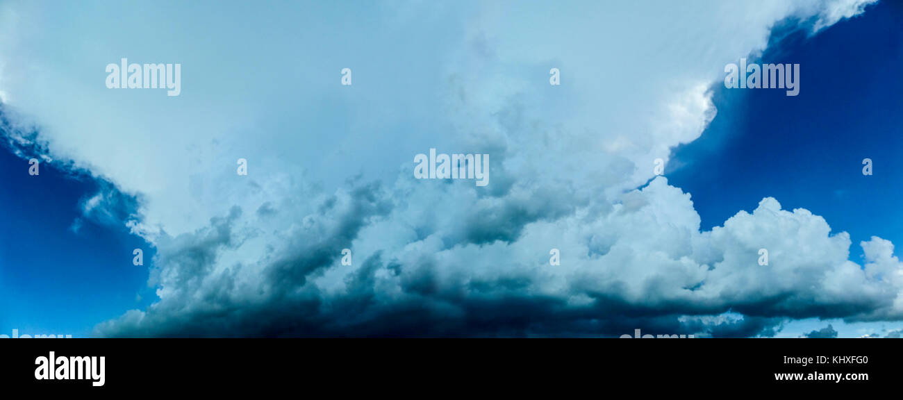 Dark storm cloud before rain Stock Photo - Alamy