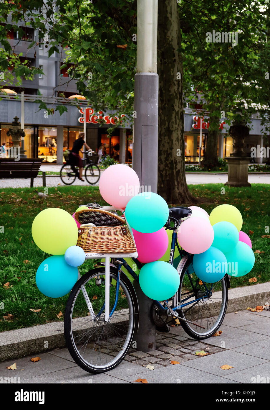 Balloon in bicycle basket hi-res stock photography and images - Alamy