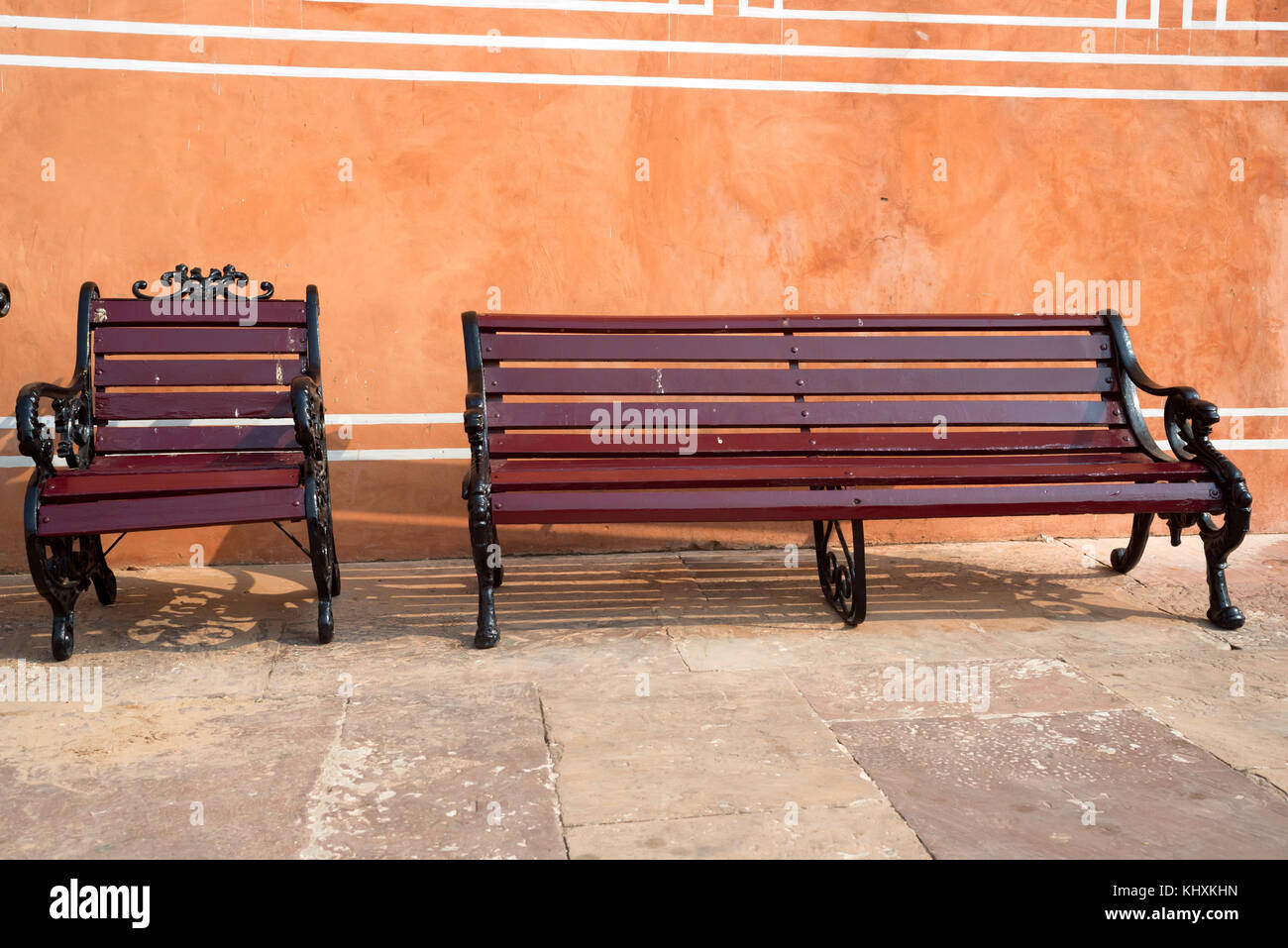 Wooden bench in park in Jaipur, India Stock Photo - Alamy
