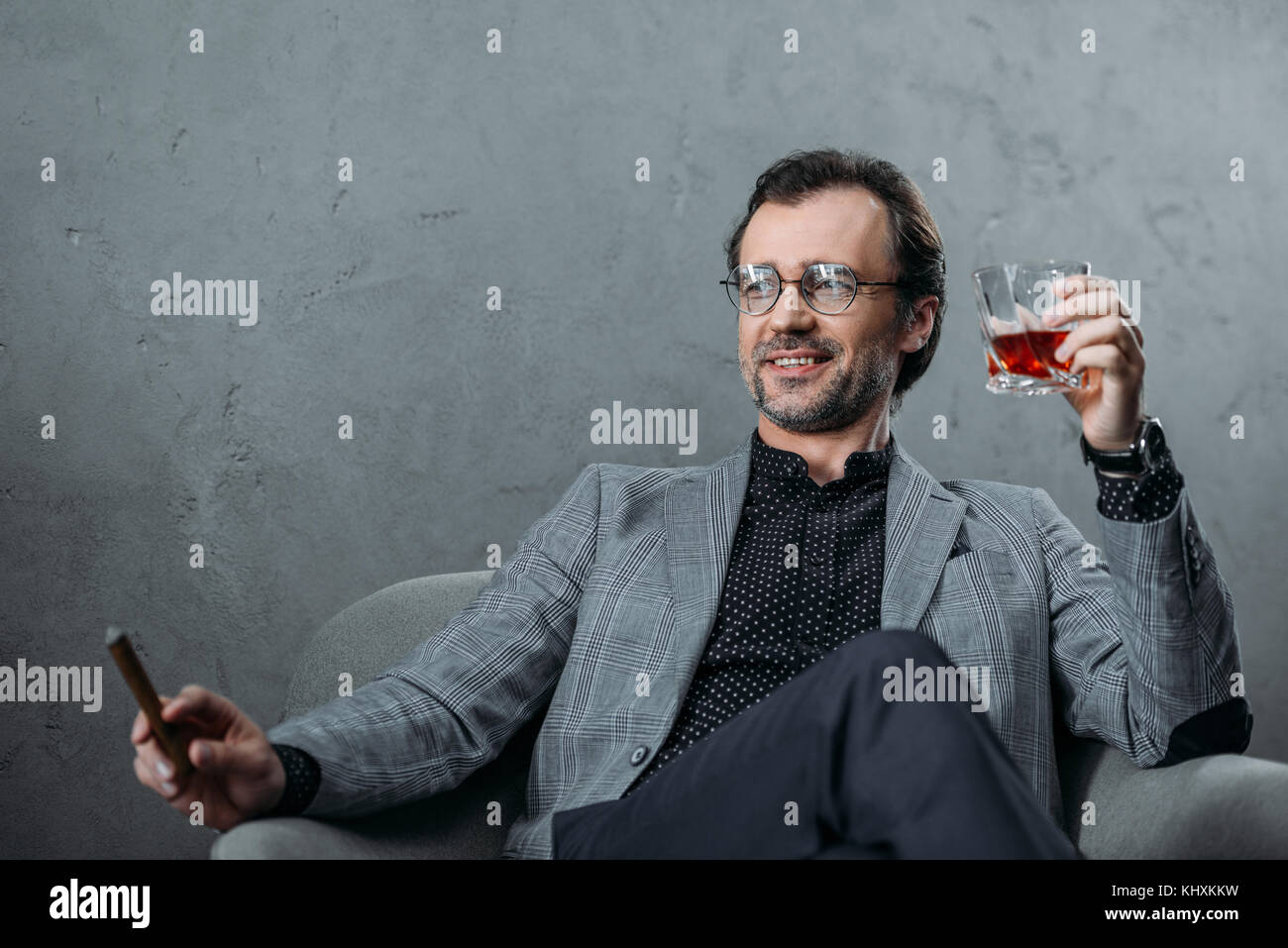 businessman drinking whiskey Stock Photo - Alamy