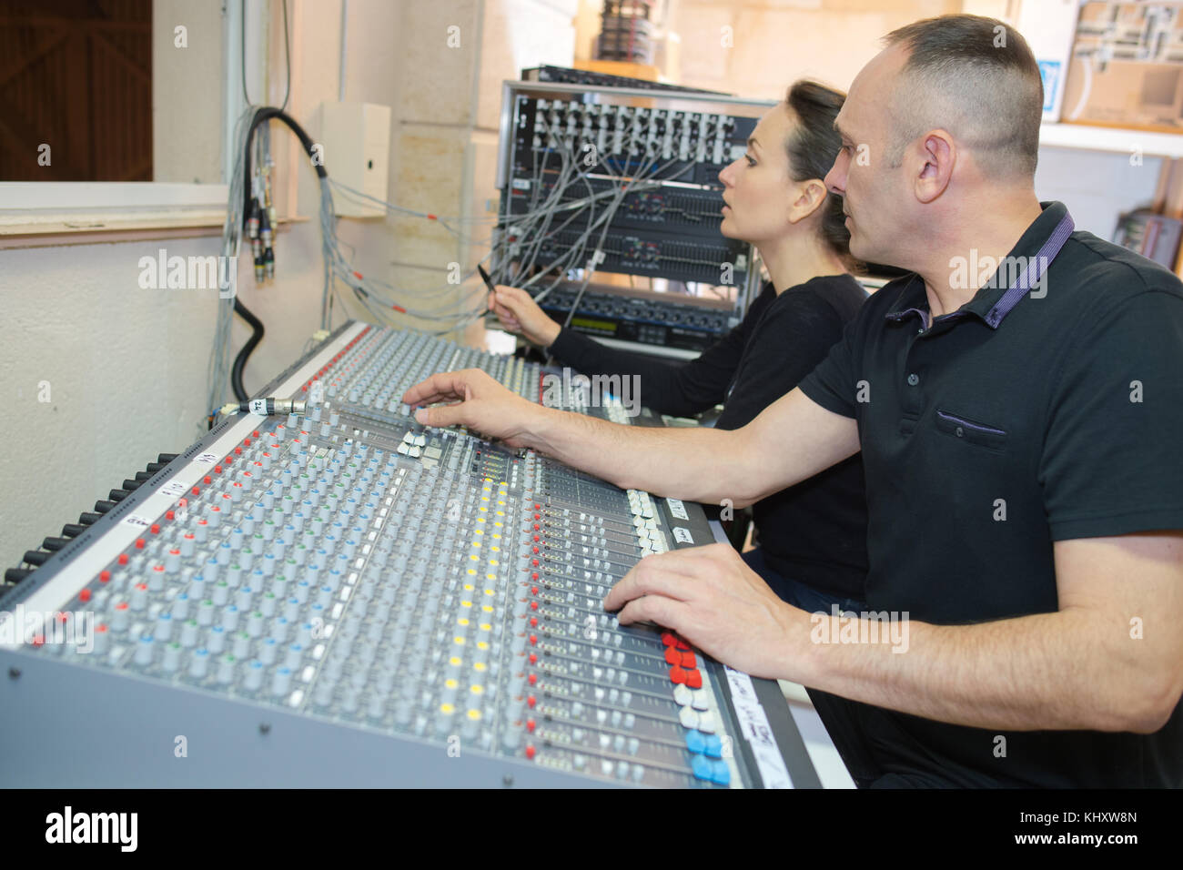 Hands male audio engineer hi-res stock photography and images - Alamy