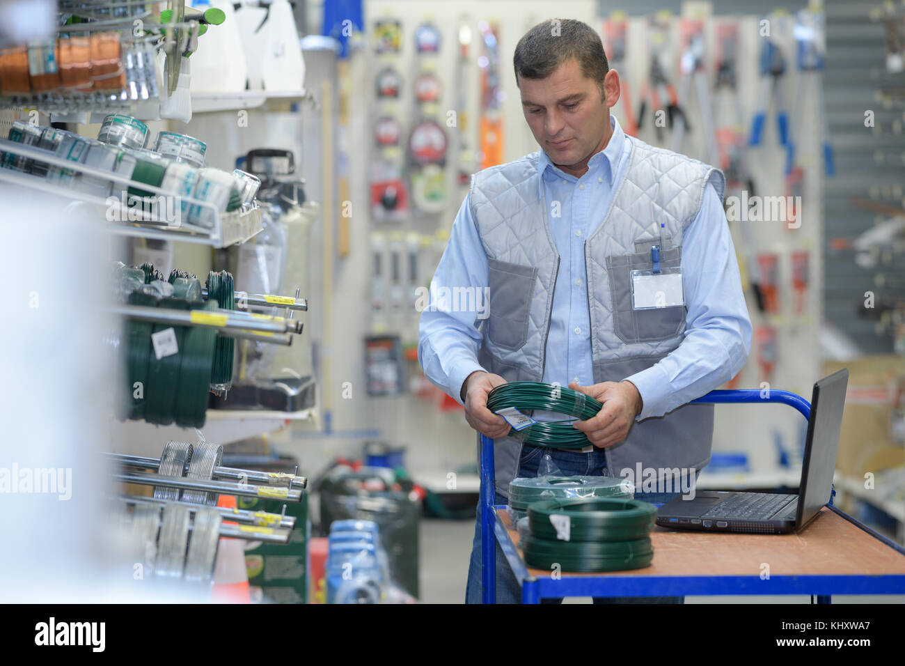 Supermarket salesman salesperson hi-res stock photography and images ...