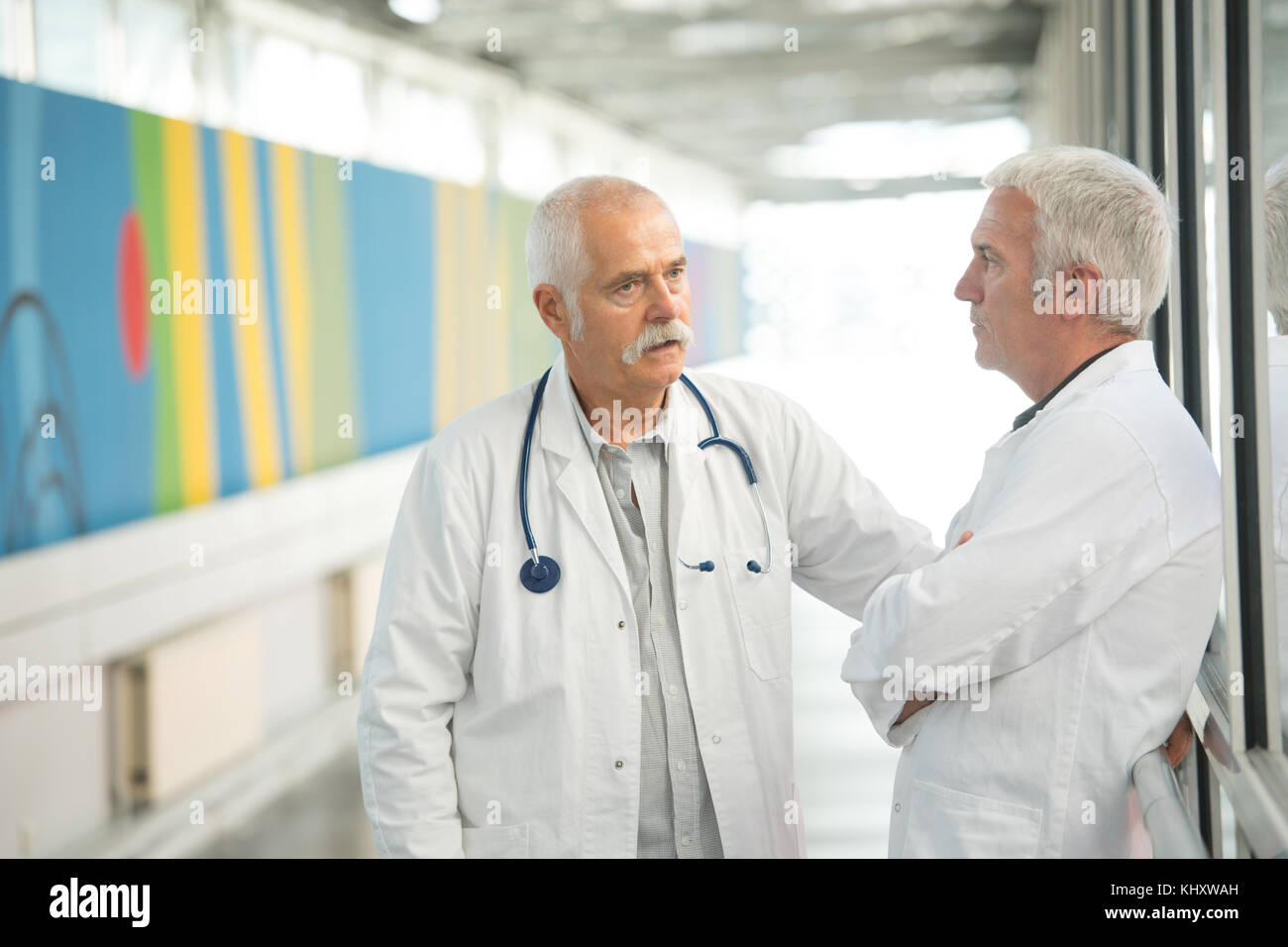 Senior doctors talking hi-res stock photography and images - Alamy
