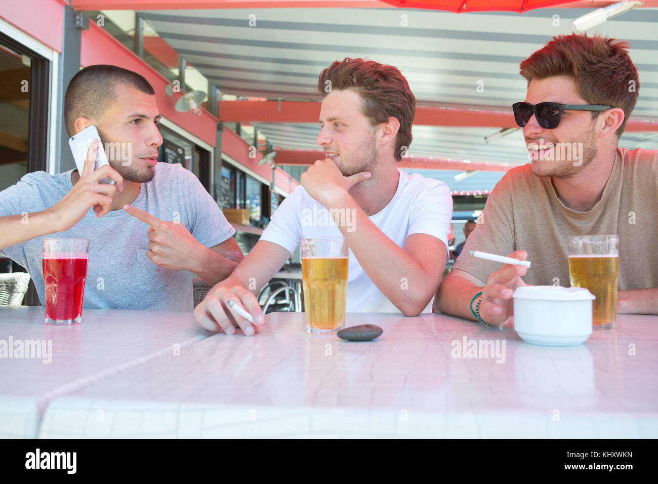 Three men having a beer hi-res stock photography and images - Alamy