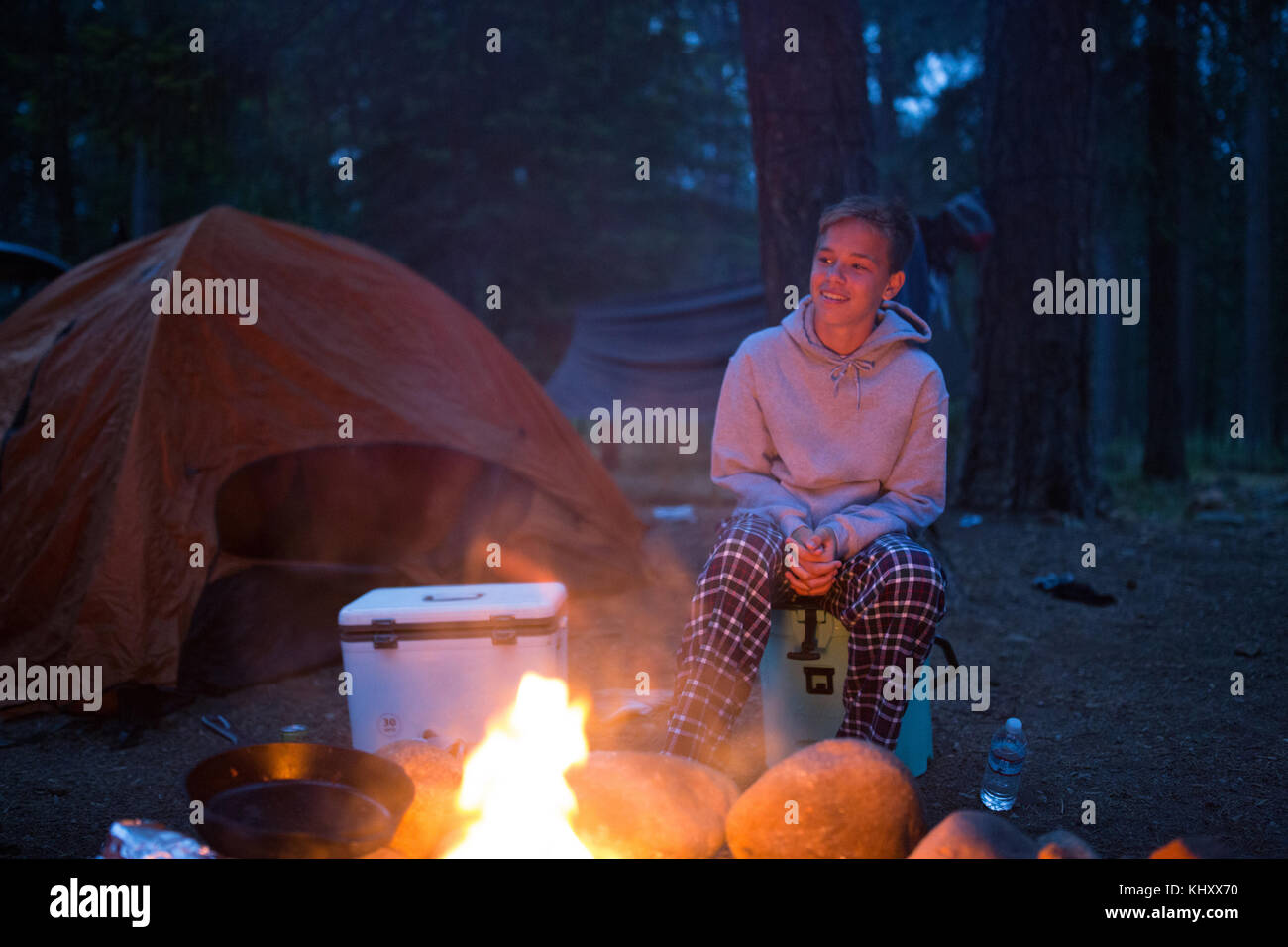 Sitting beside fire hi-res stock photography and images - Alamy