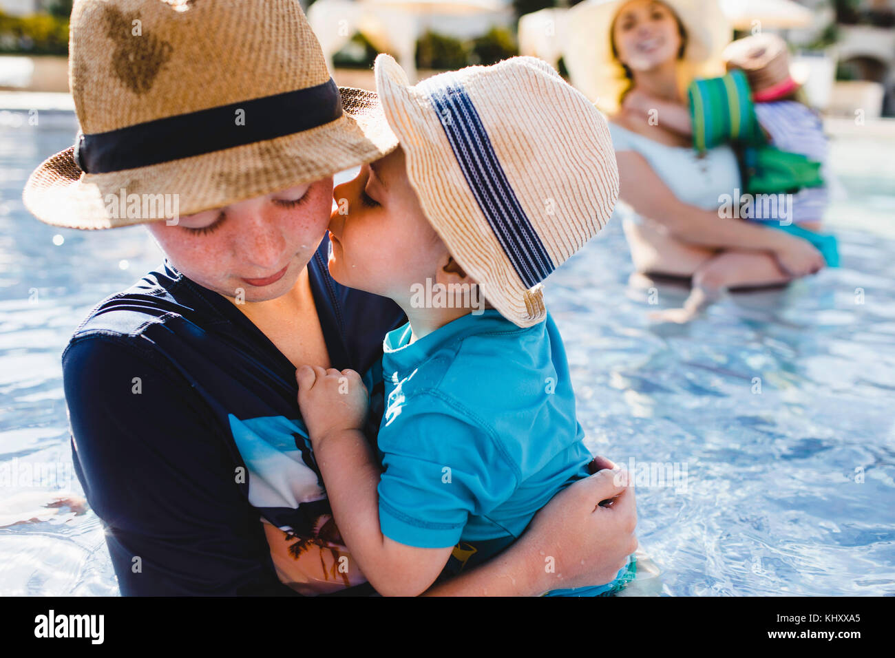 Family in outdoor swimming pool hi-res stock photography and images - Alamy