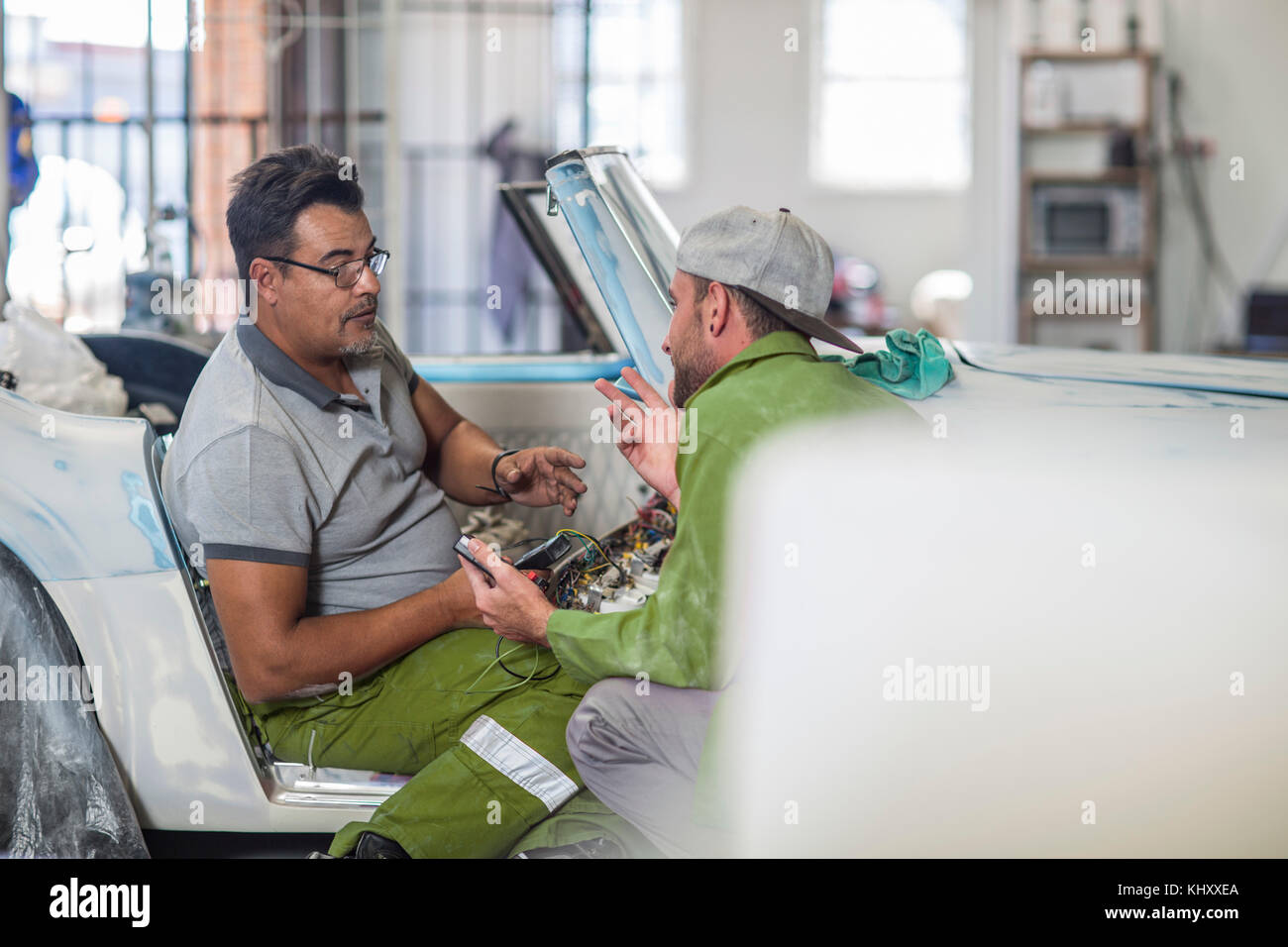 Bodywork shop hi-res stock photography and images - Alamy