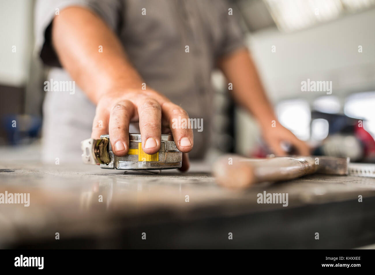 Man garage sanding hi-res stock photography and images - Alamy