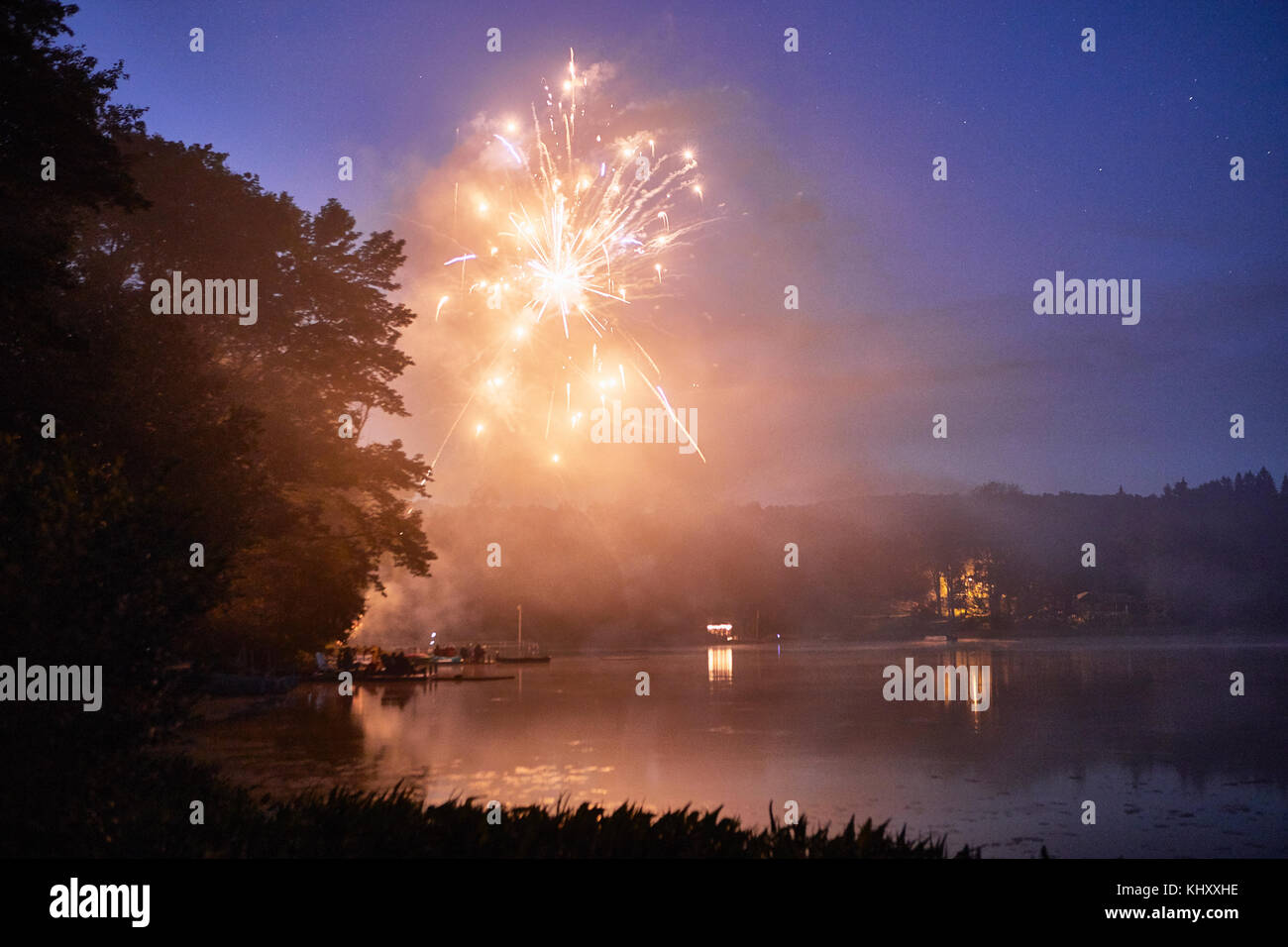 Fireworks display lake hi-res stock photography and images - Alamy