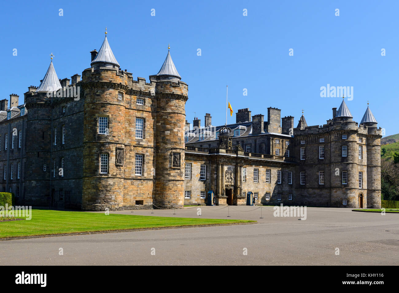 Palace of holyroodhouse hi-res stock photography and images - Alamy