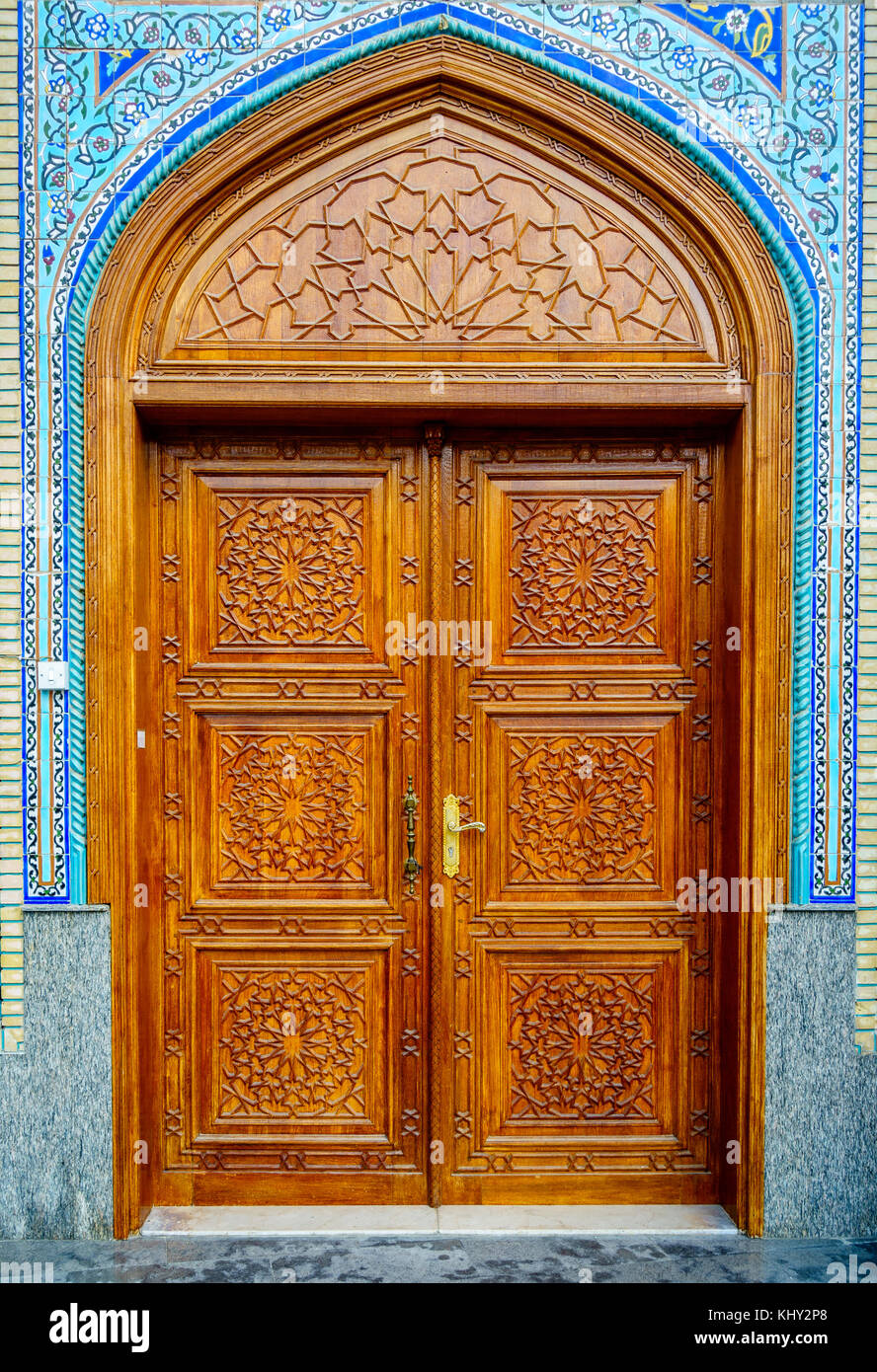Mosque door wooden hi-res stock photography and images - Alamy
