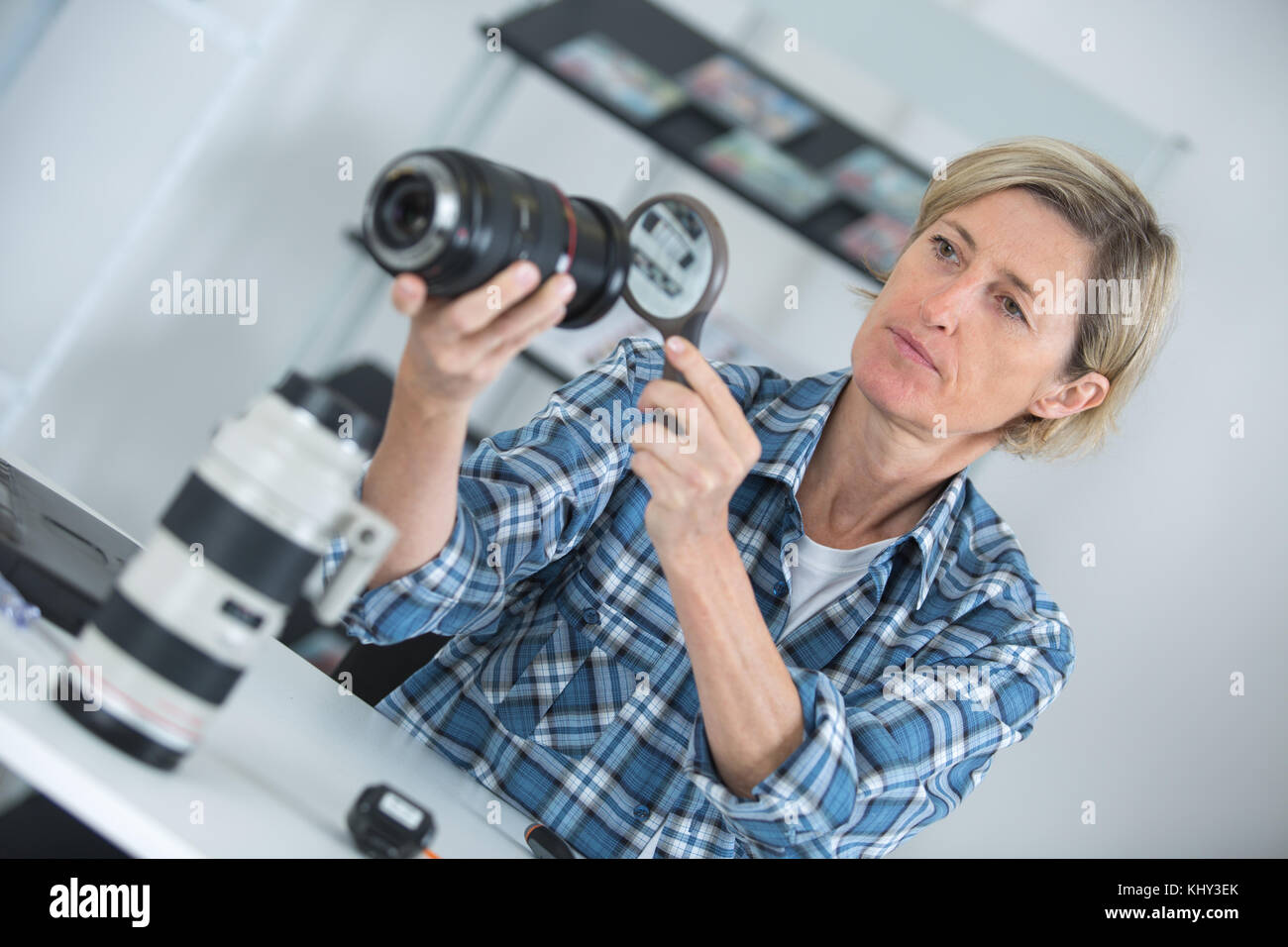 female photographer adjusting a camera Stock Photo - Alamy