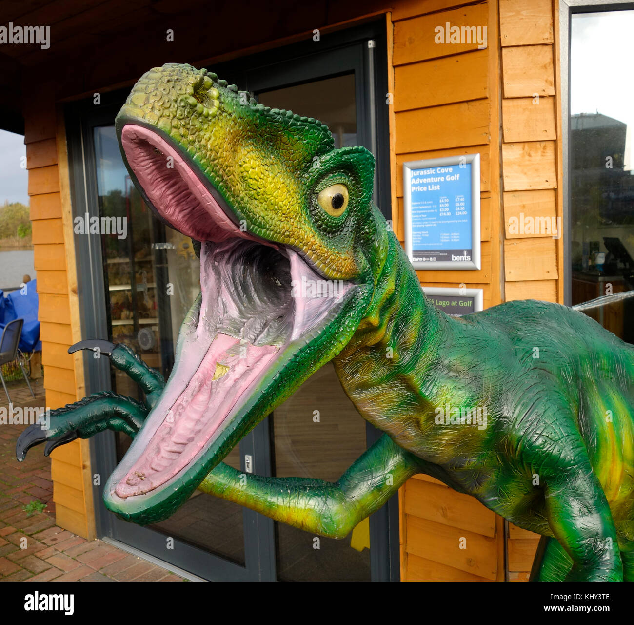 Velociraptor sculpture hi-res stock photography and images - Alamy