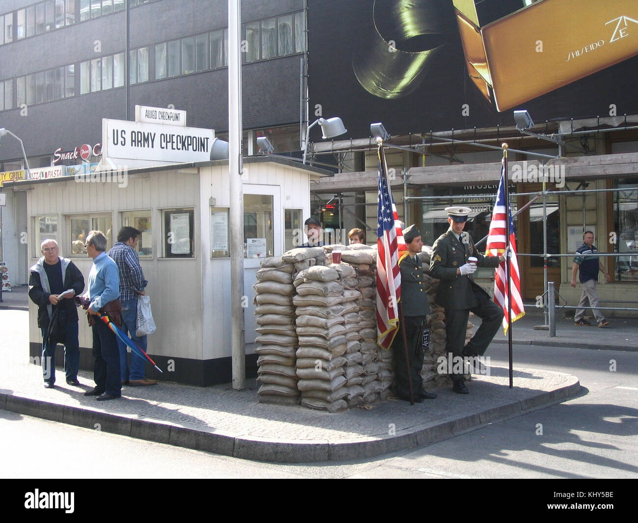 Checkpoint Charlie 2007 Stock Photo - Alamy