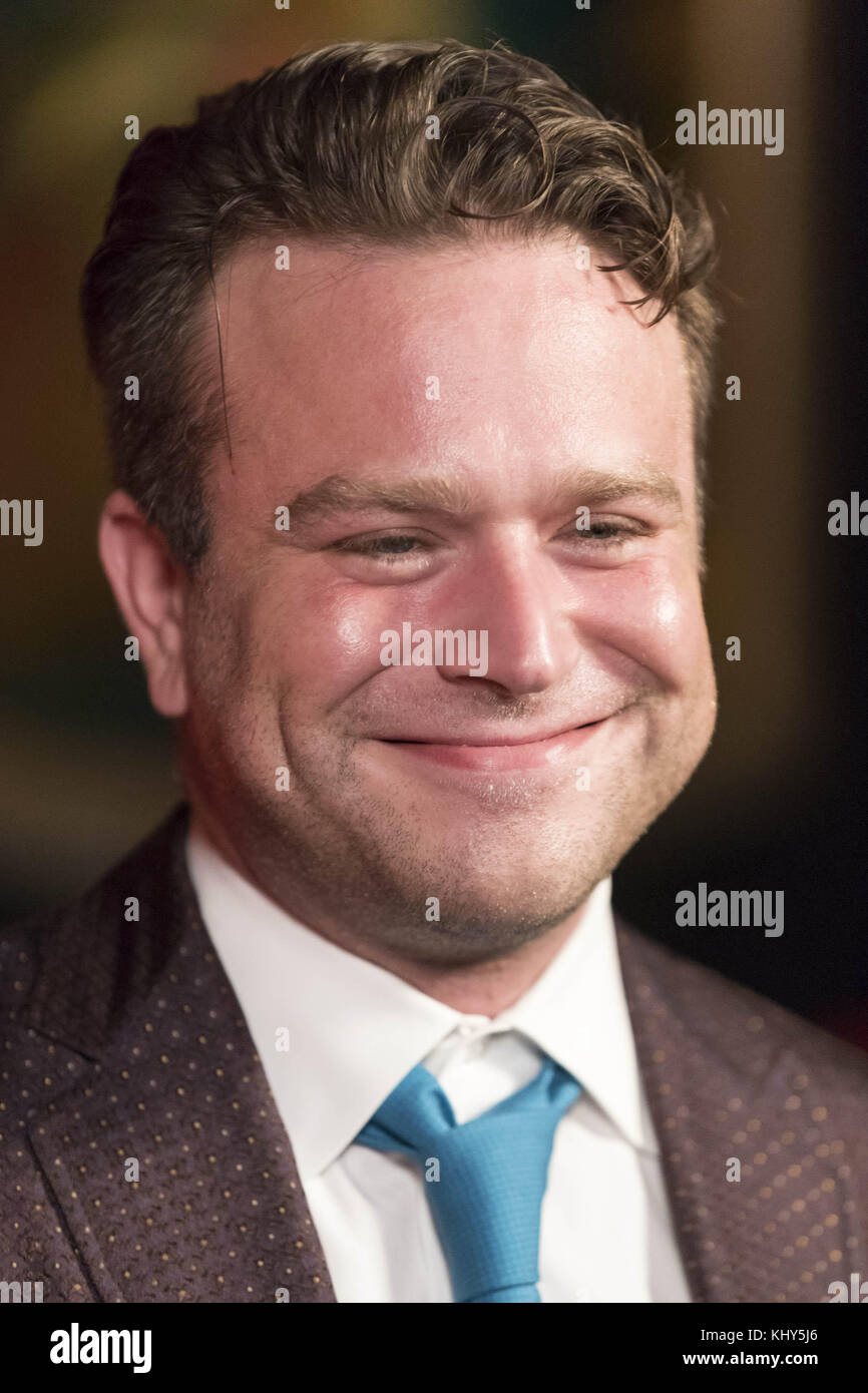 Glenn Close, Billy Crystal, Idina Menzel and others help raise funds ...