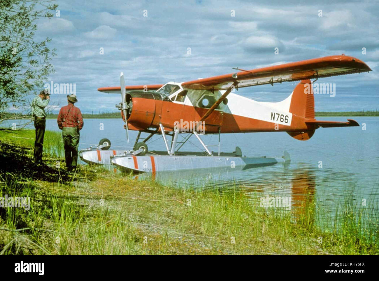 Vintage de havilland canada beaver floatplane hi-res stock photography ...