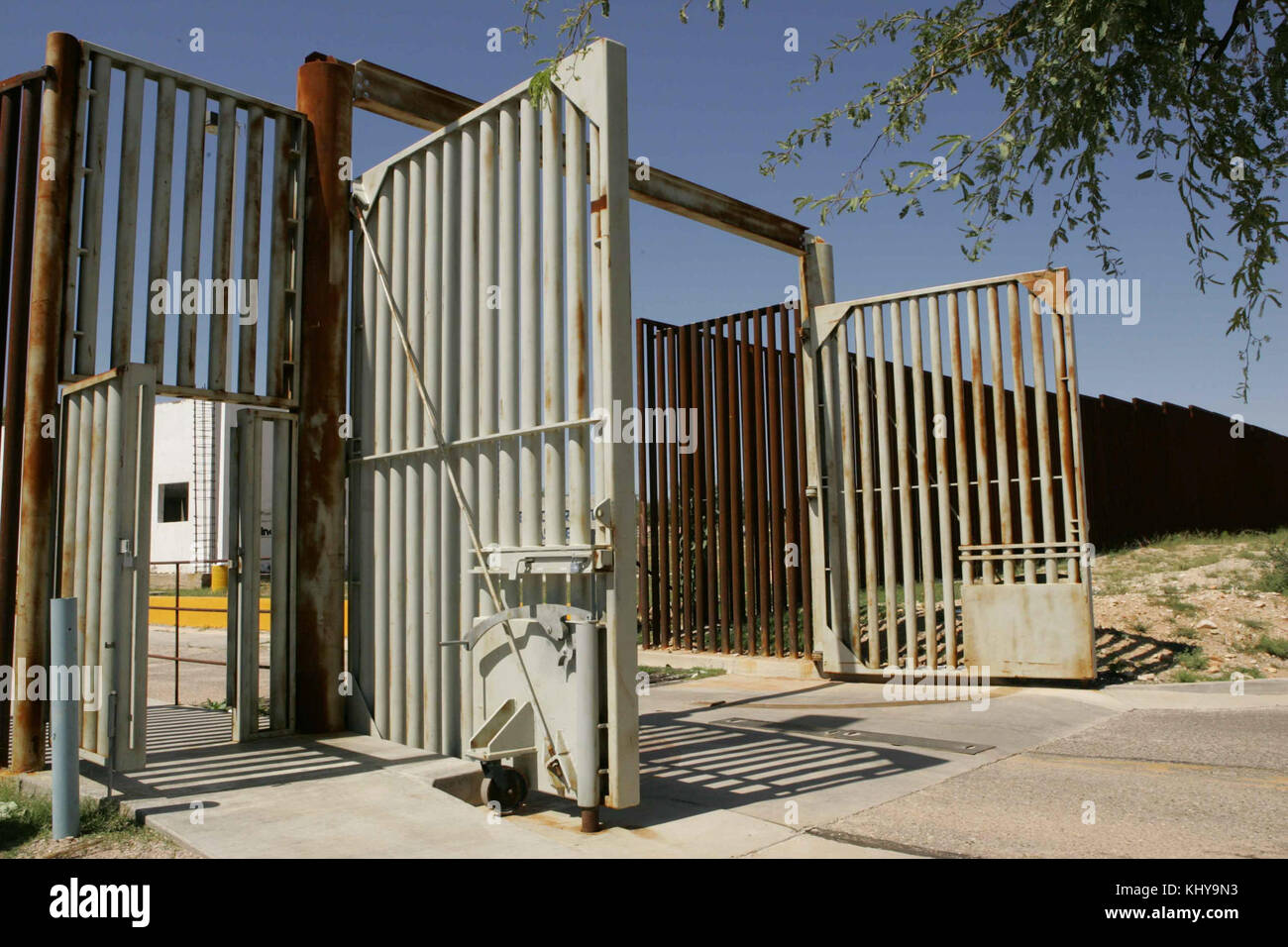 Outdoor metal gate hi-res stock photography and images - Alamy